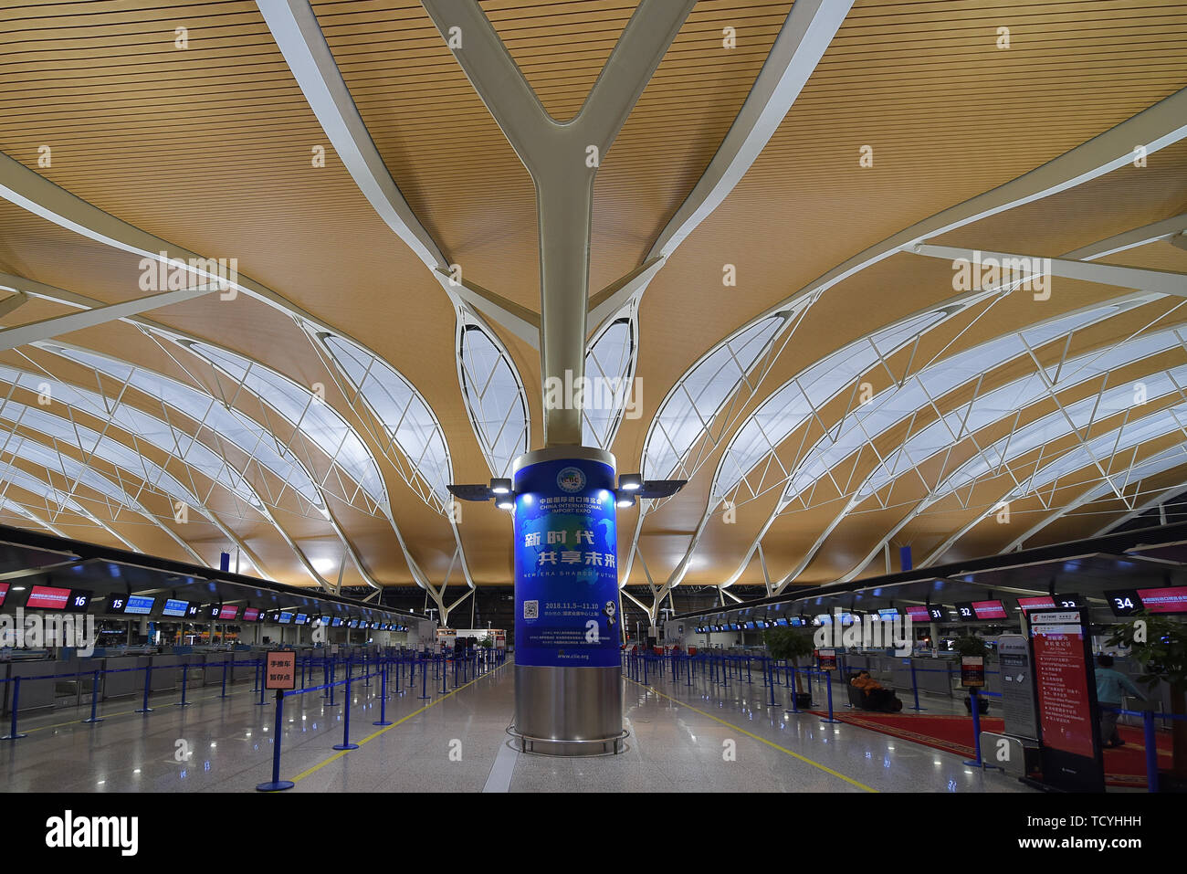 Shanghai Pudong International Airport Terminal T2 Stock Photo - Alamy