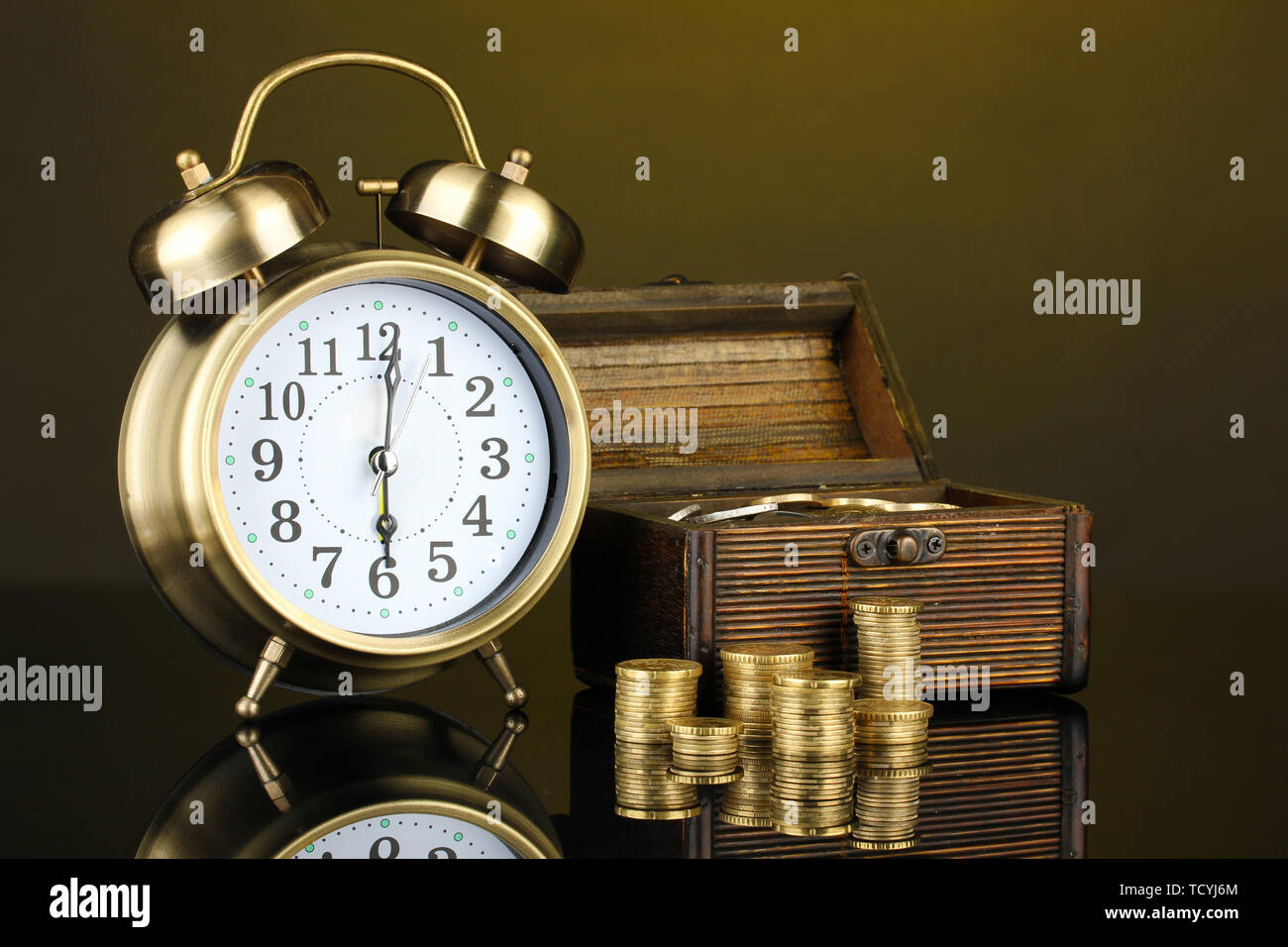 Chest measurement hi-res stock photography and images - Alamy