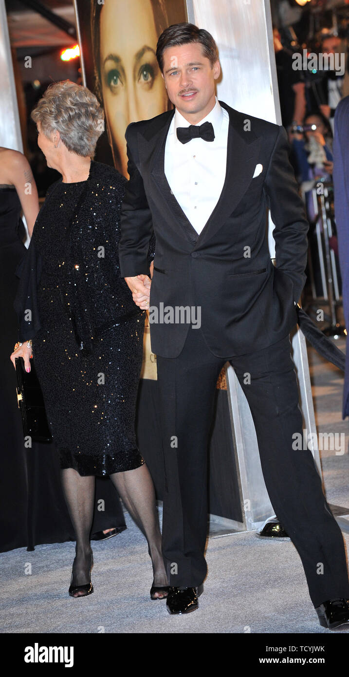 Brad Pitt Benjamin Button High Resolution Stock Photography and Images ...