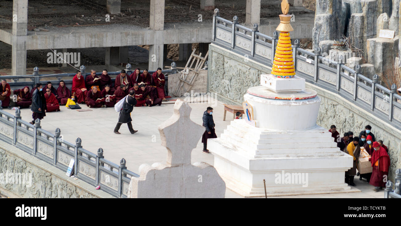 Seda sky burial platform Stock Photo - Alamy