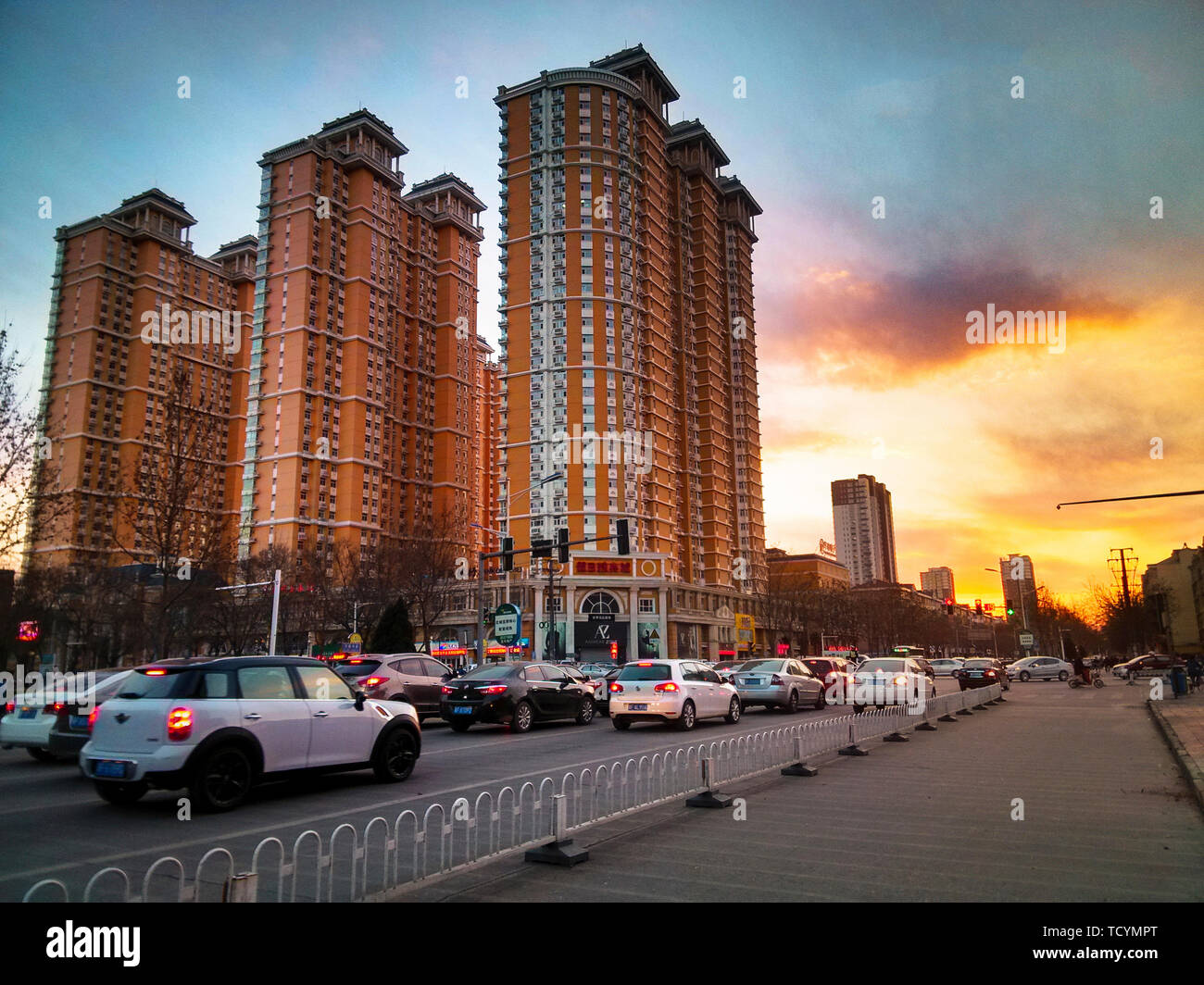 Skyscrapers and transportation systems hi-res stock photography and ...