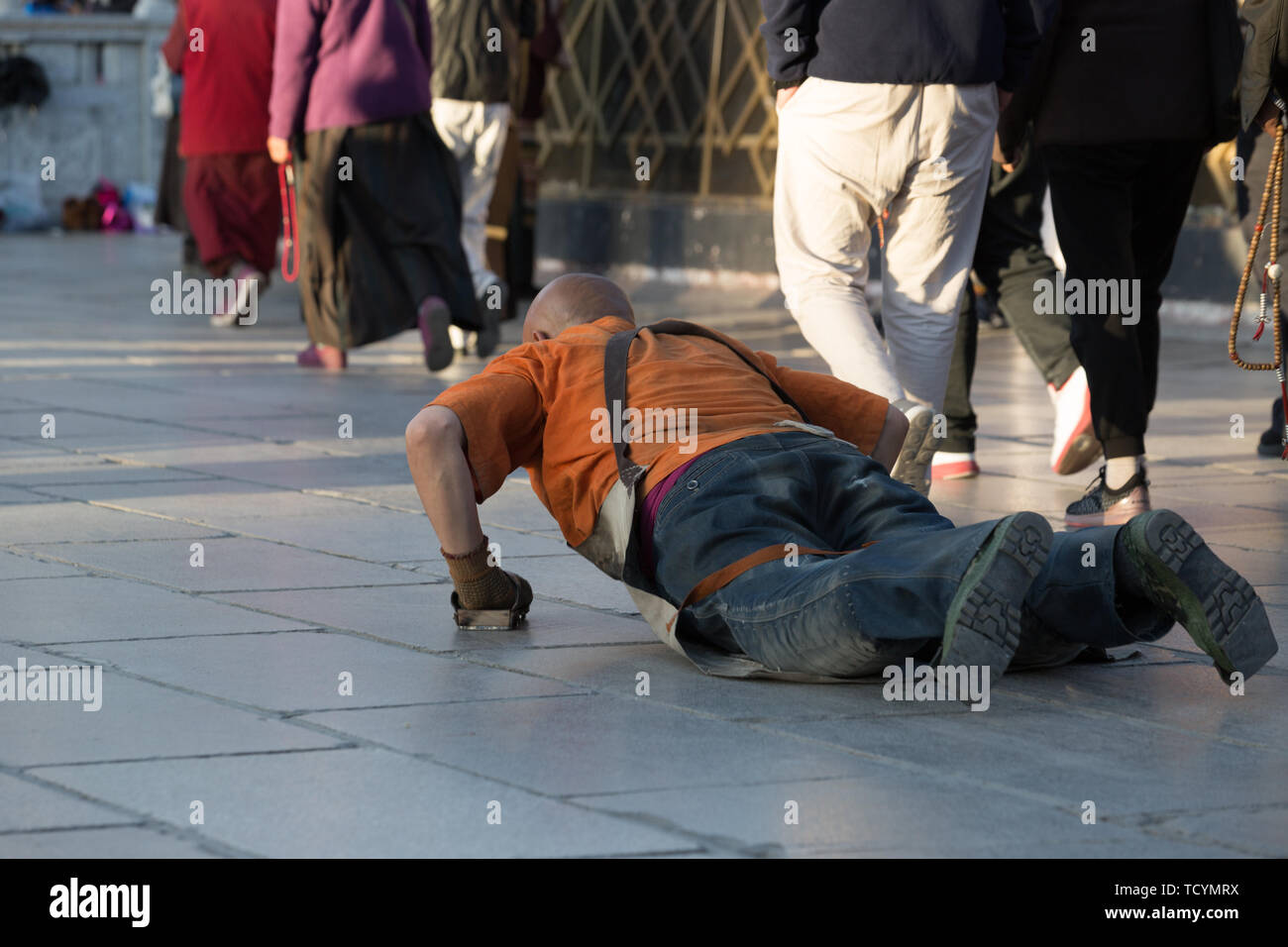 The believers of Baghor Street in Lhasa Stock Photo - Alamy