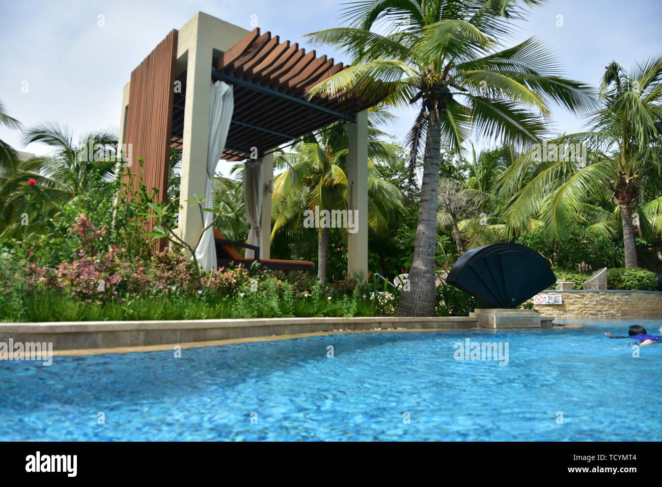 Poolside restaurants hi-res stock photography and images - Alamy
