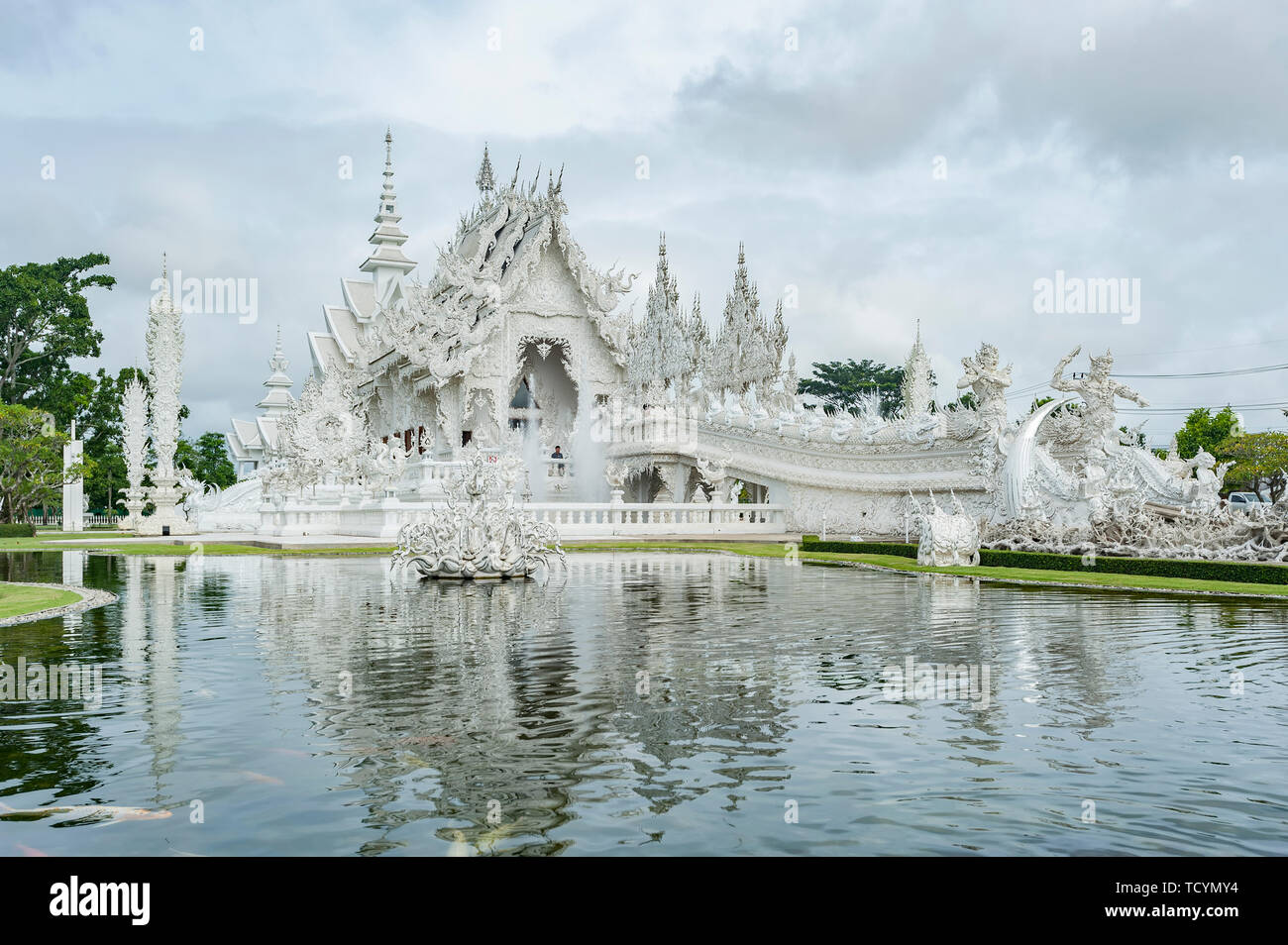 High-definition picture of the white temple in Chiang Rai, Thailand ...