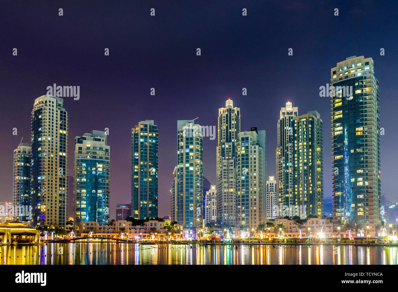Dubai nightscape hi-res stock photography and images - Alamy