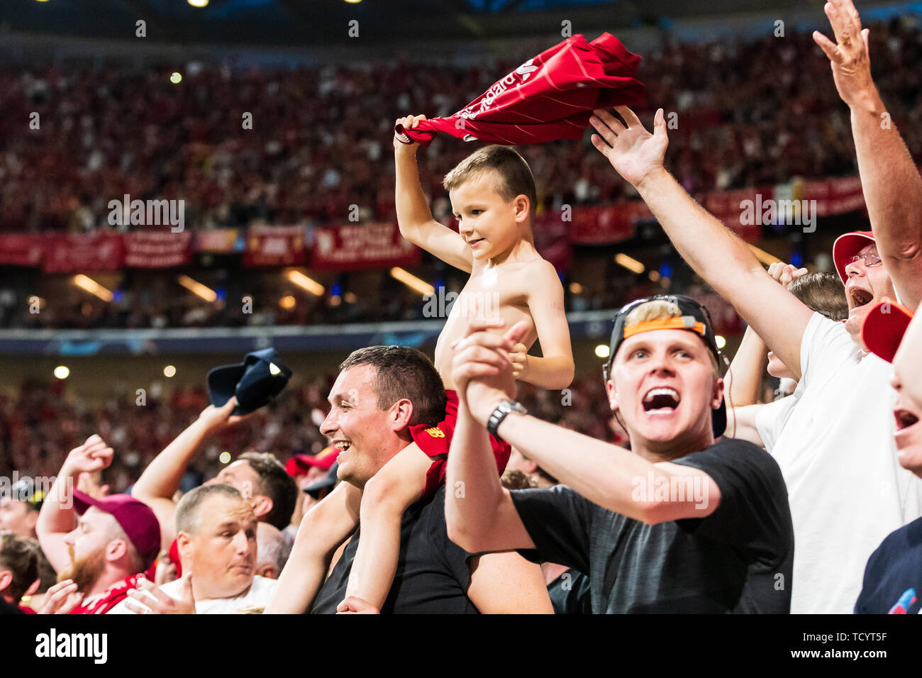 Tottenham hotspurs fans hi-res stock photography and images - Alamy