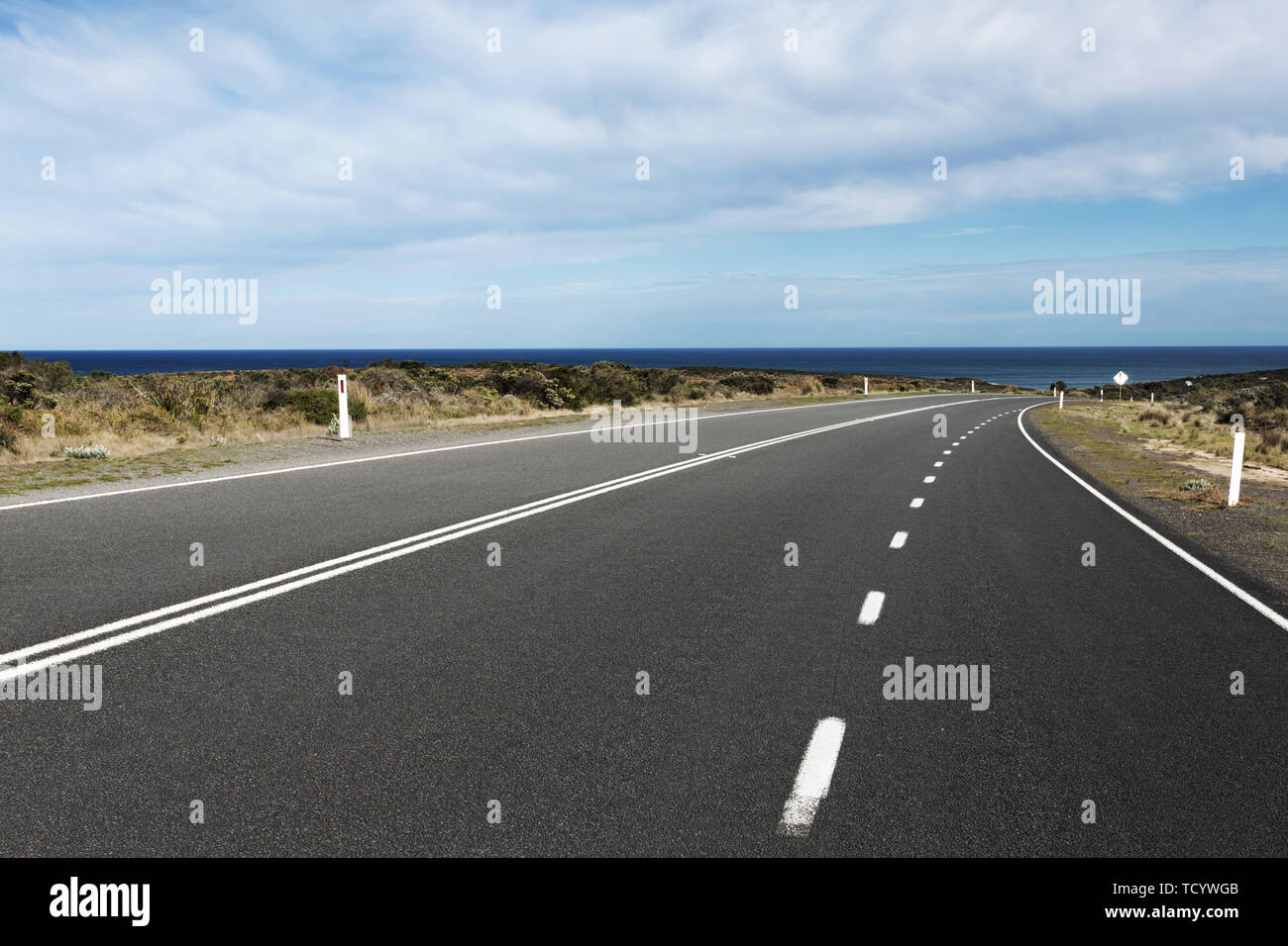 road lead to beach,the great ocean road Stock Photo - Alamy