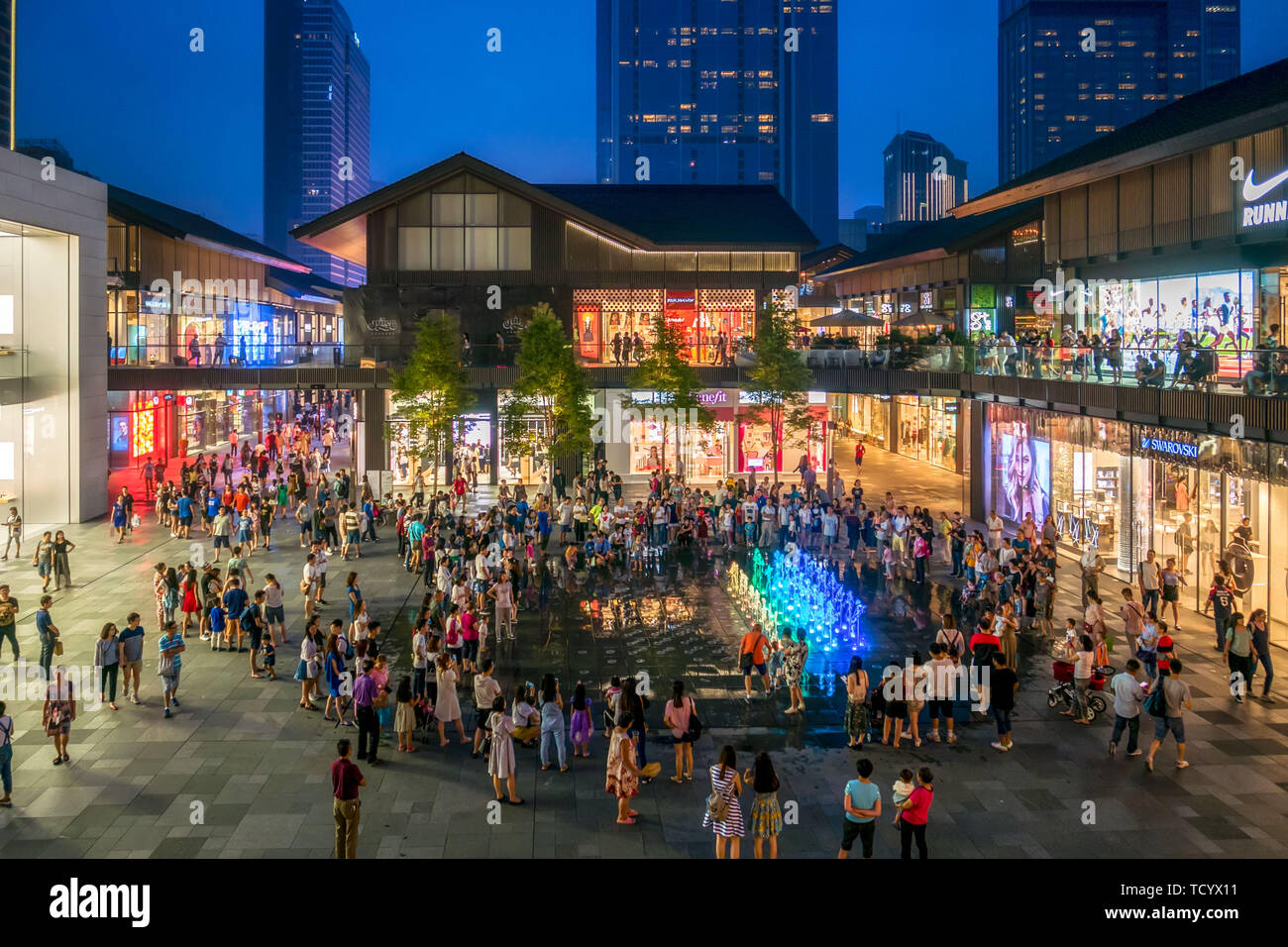 The lively Taikuri Fountain Square in Chengdu Stock Photo - Alamy