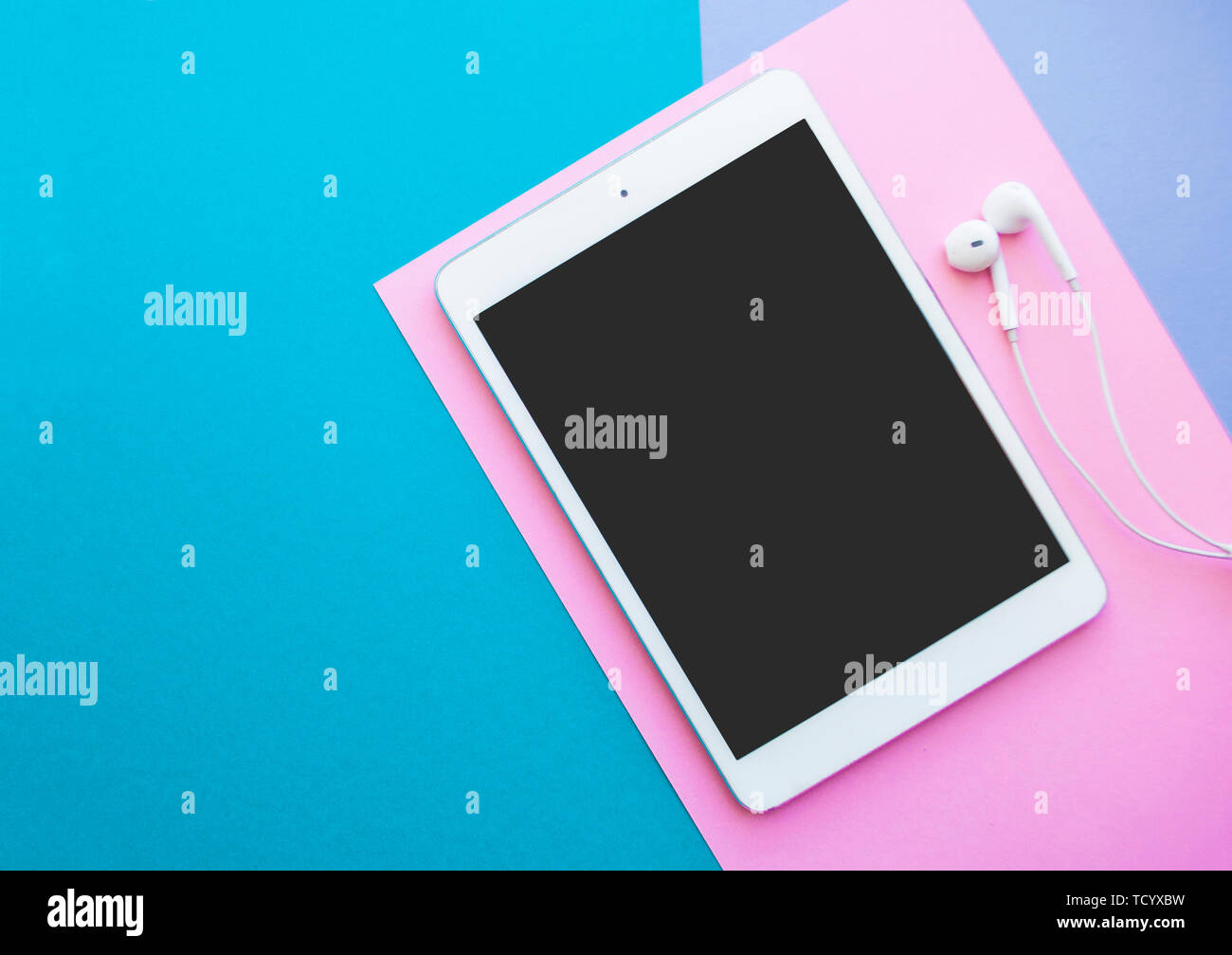 Minimal content hi-res stock photography and images - Alamy