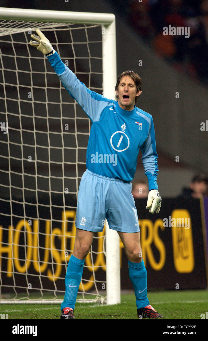 Holland goalkeeper edwin van der sar hi-res stock photography and ...