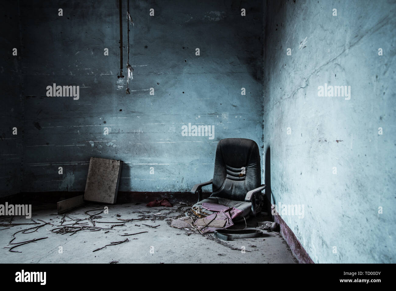 Abandonment, no man, wall, muddy earth, dirty, room, empty, indoors ...