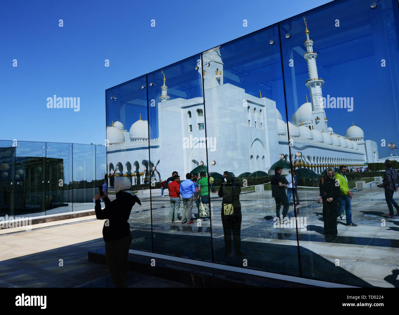 The beautiful Sheikh Zayed Grand Mosque in Abu Dhabi Stock Photo - Alamy