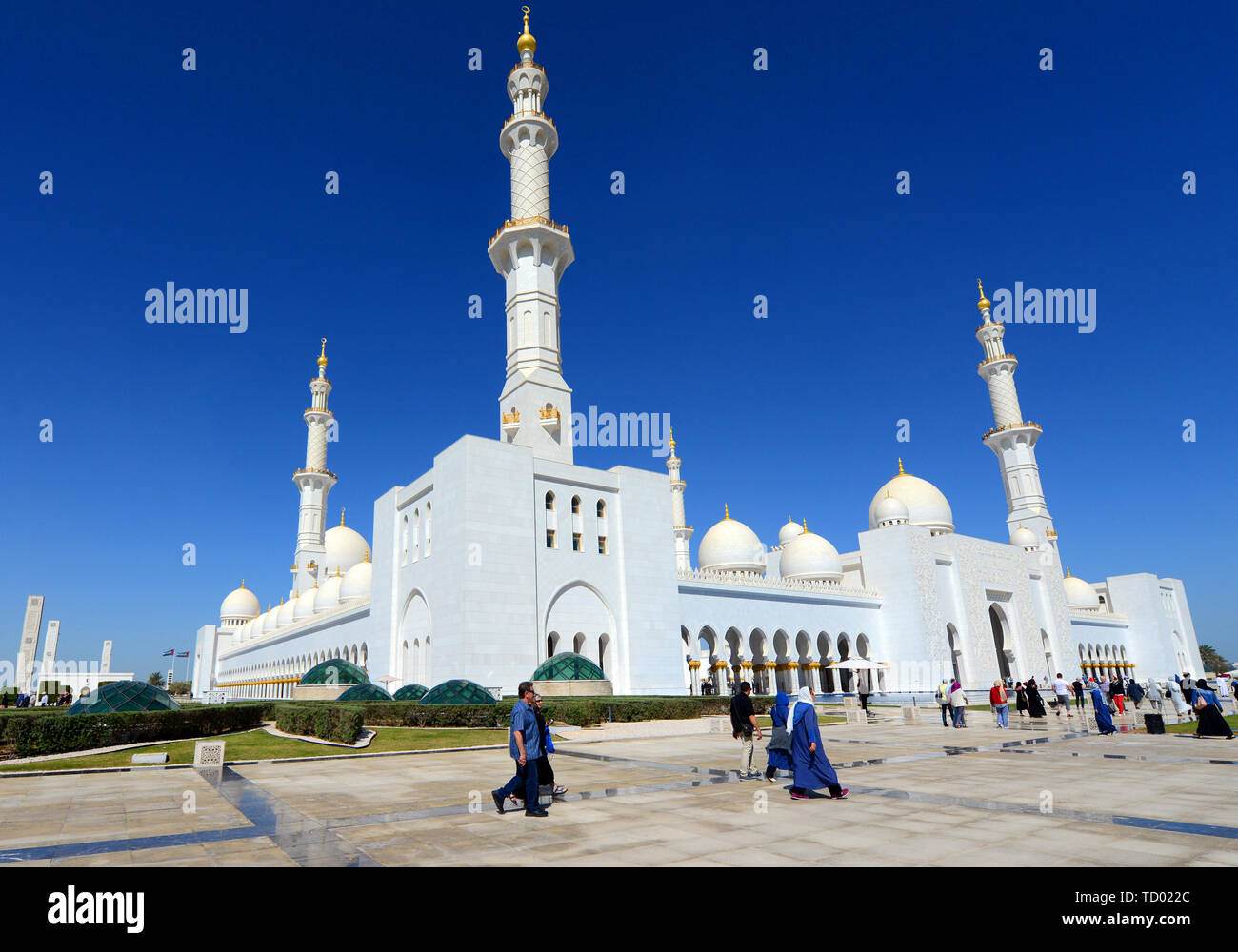 The beautiful Sheikh Zayed Grand Mosque in Abu Dhabi Stock Photo - Alamy