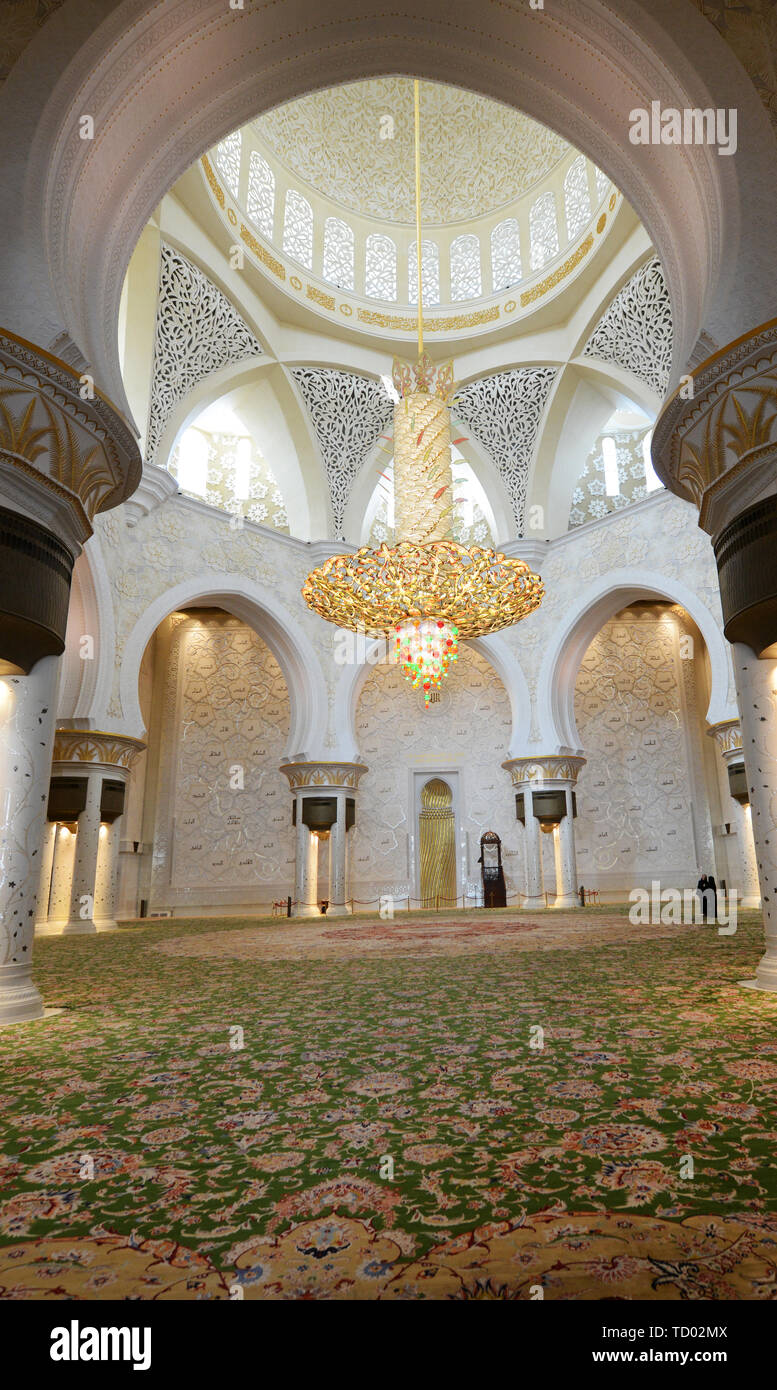 Inside the beautiful Sheikh Zayed Grand Mosque in Abu Dhabi Stock Photo ...