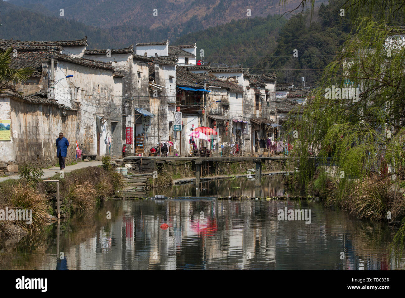 Tour of Wuyuan Ancient Village, Jiangxi Province Stock Photo - Alamy