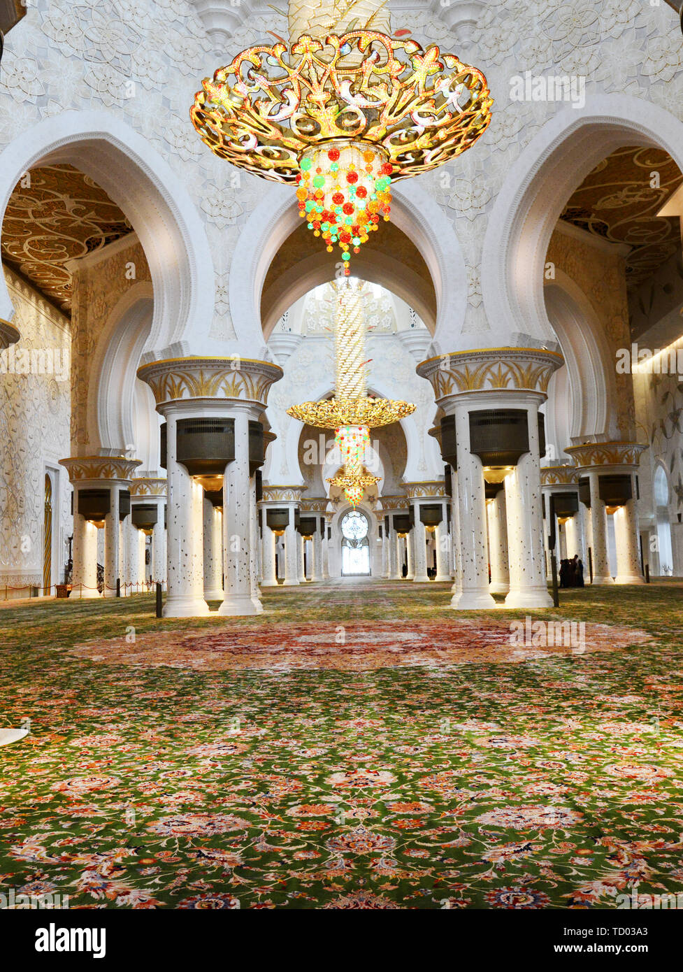 Inside the beautiful Sheikh Zayed Grand Mosque in Abu Dhabi Stock Photo ...