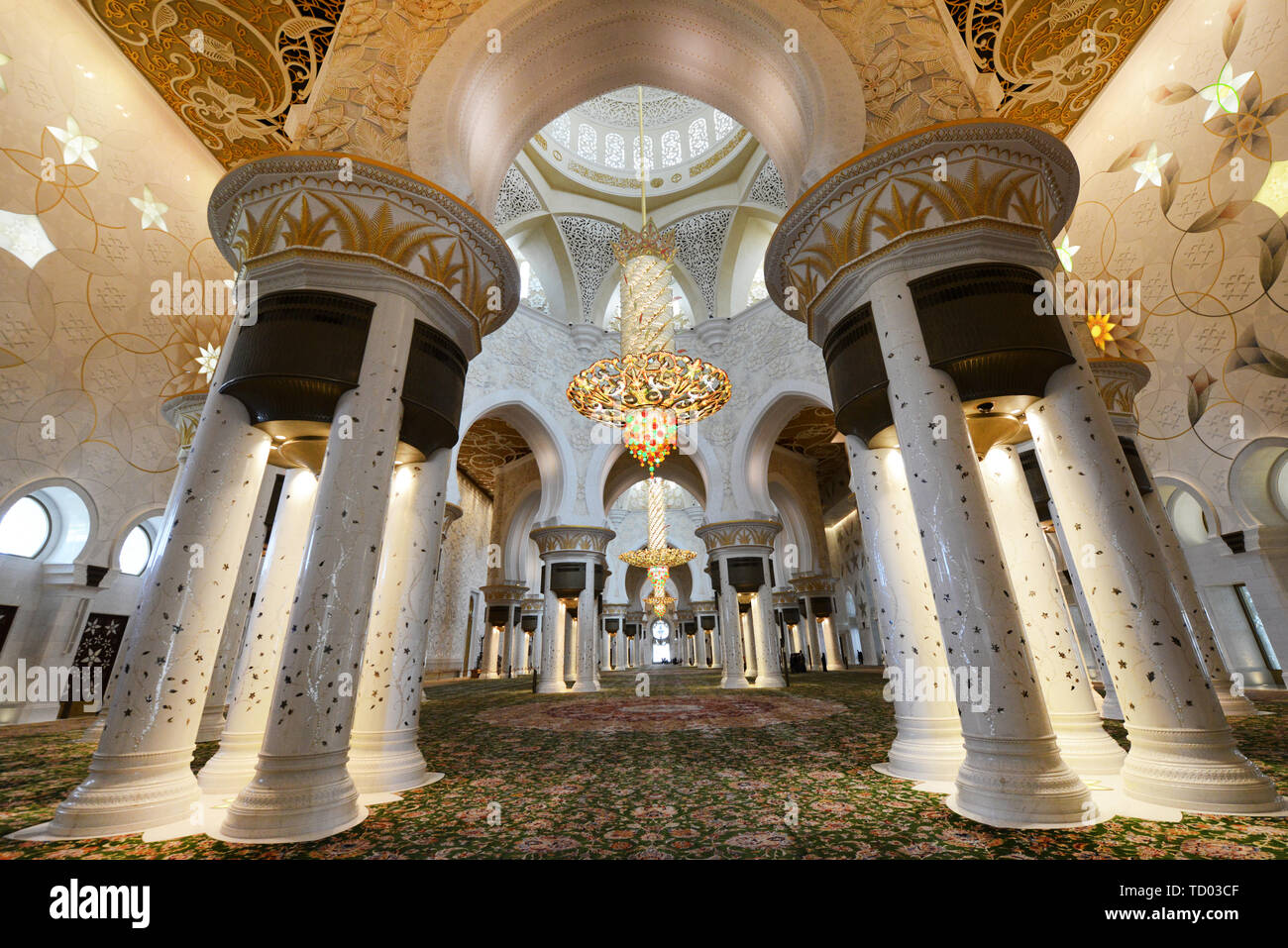 Inside the beautiful Sheikh Zayed Grand Mosque in Abu Dhabi Stock Photo ...