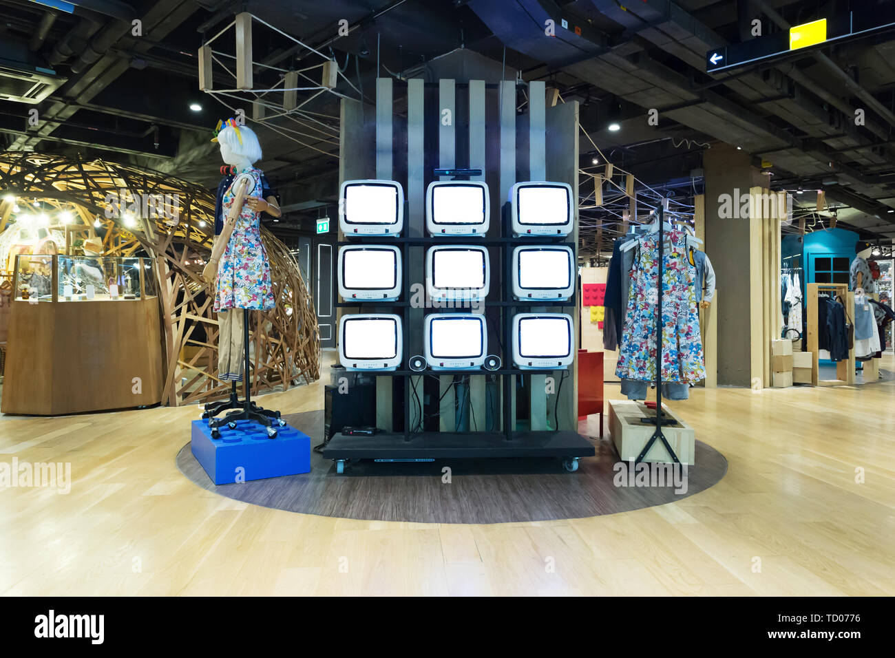 Human shopping store storage business market hi-res stock photography ...