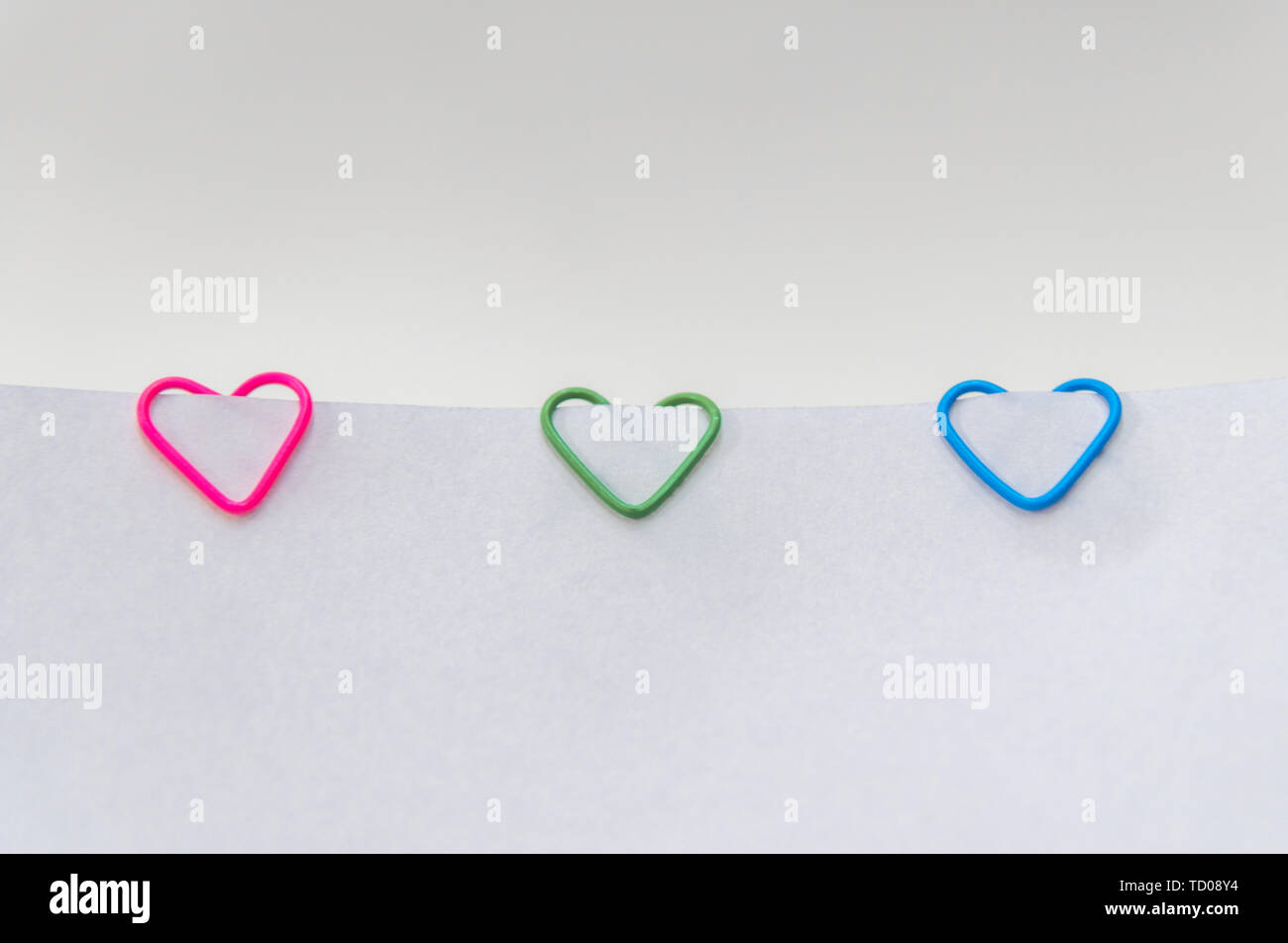Heart-shaped paperclip background Stock Photo - Alamy