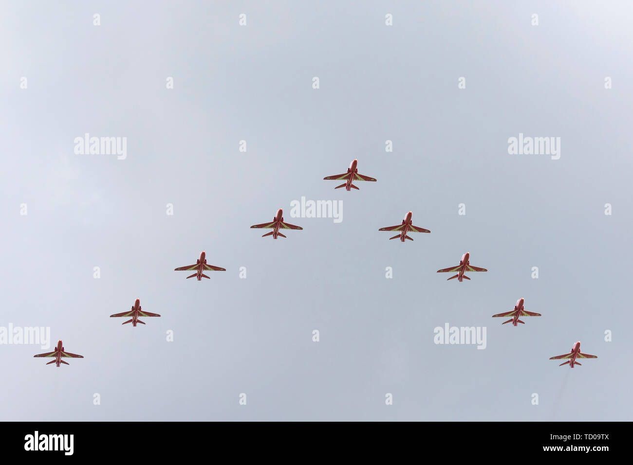 Buckingham palace red arrows hi-res stock photography and images - Alamy
