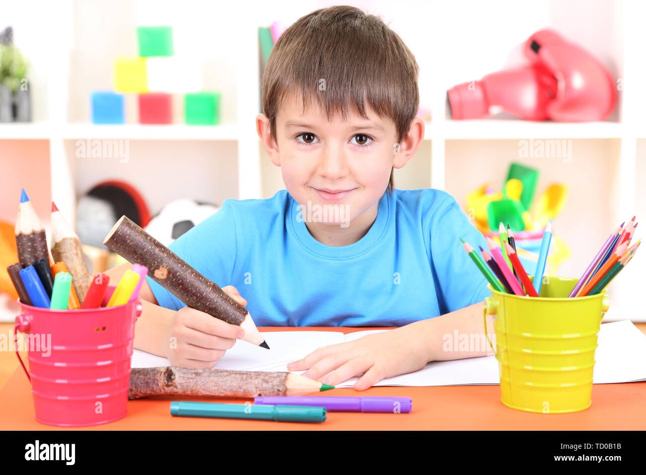 Cute little boy drawing in his album Stock Photo - Alamy