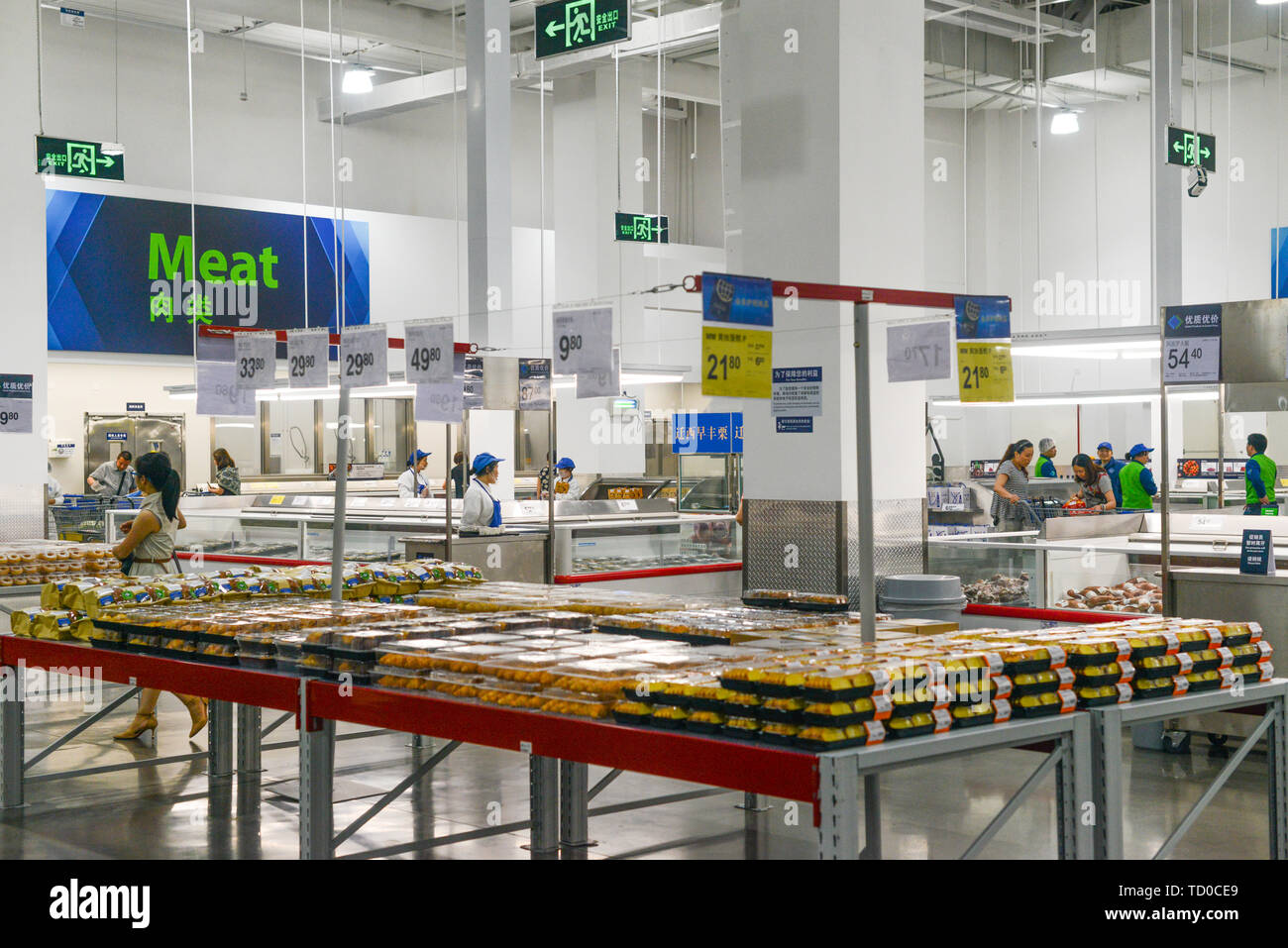 Supermarket Inner View Retail Super Real Business Stock Photo - Alamy