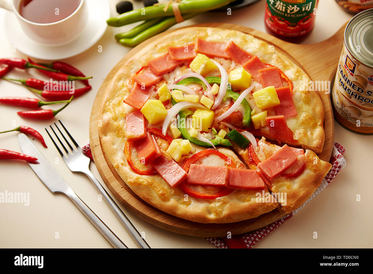 Hawaiian ham pizza Stock Photo - Alamy