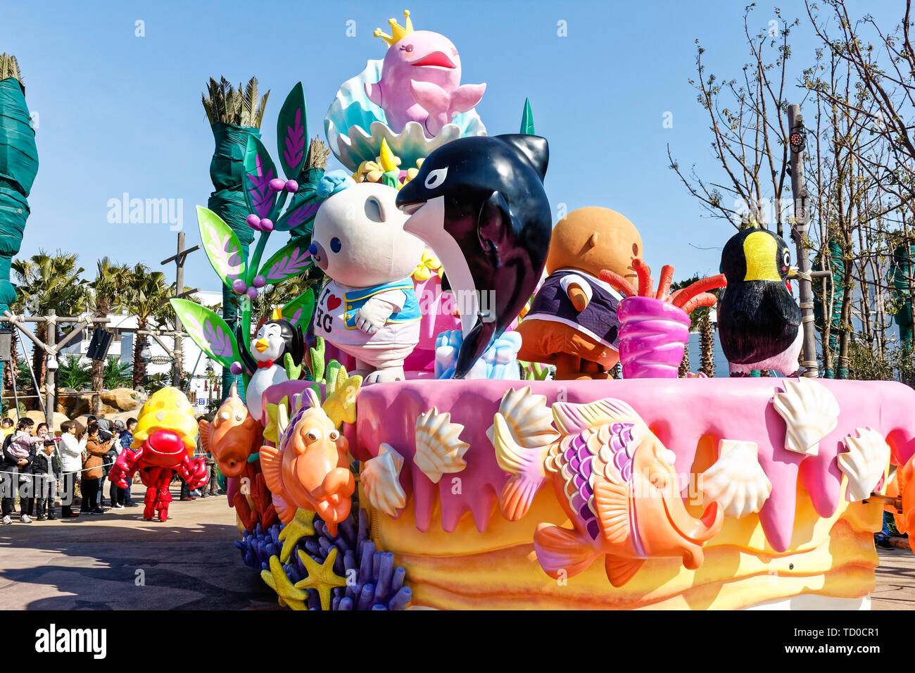 Shanghai Haichang Ocean Park float parade Stock Photo - Alamy