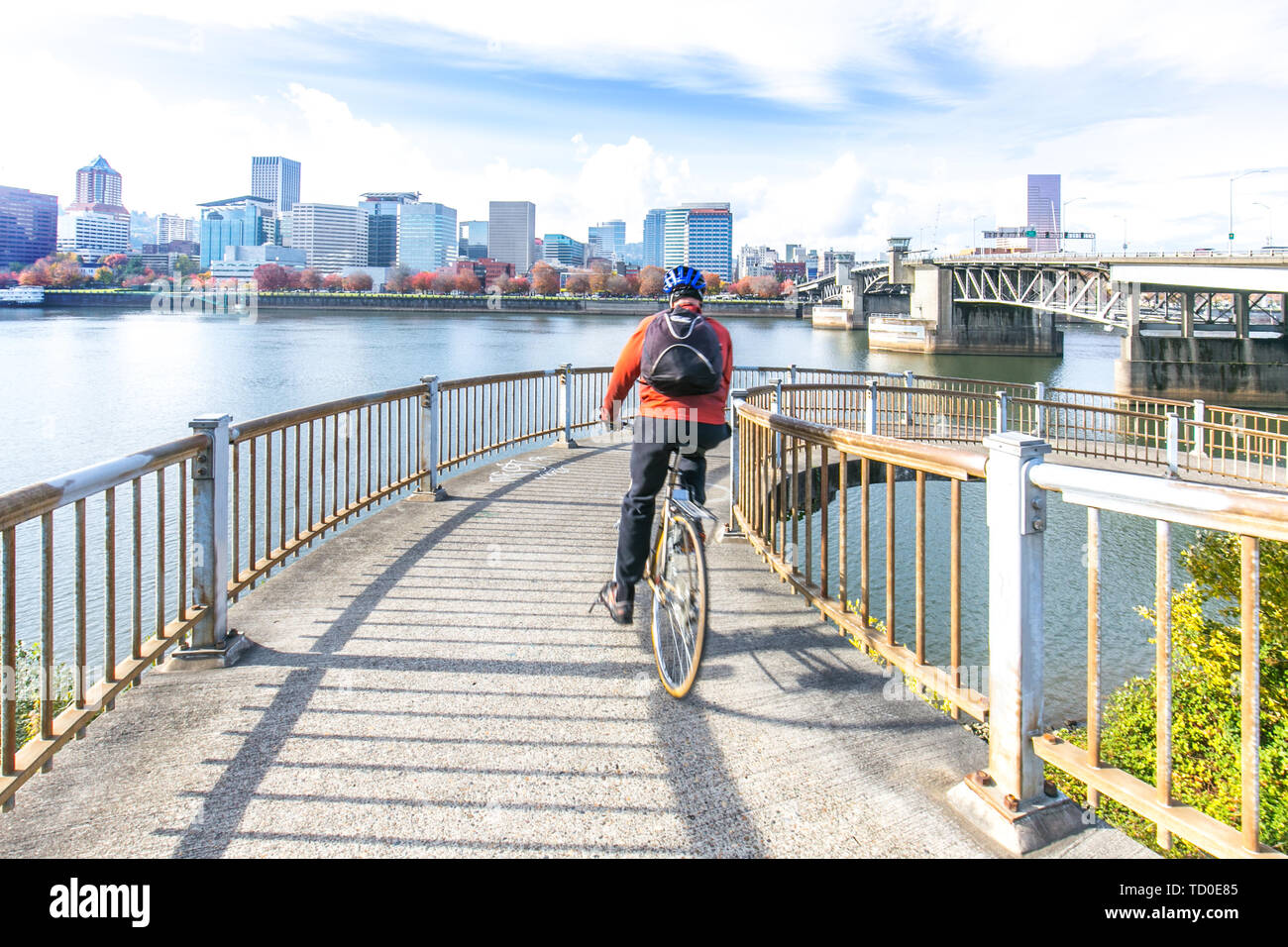 Footpath near water hi-res stock photography and images - Alamy