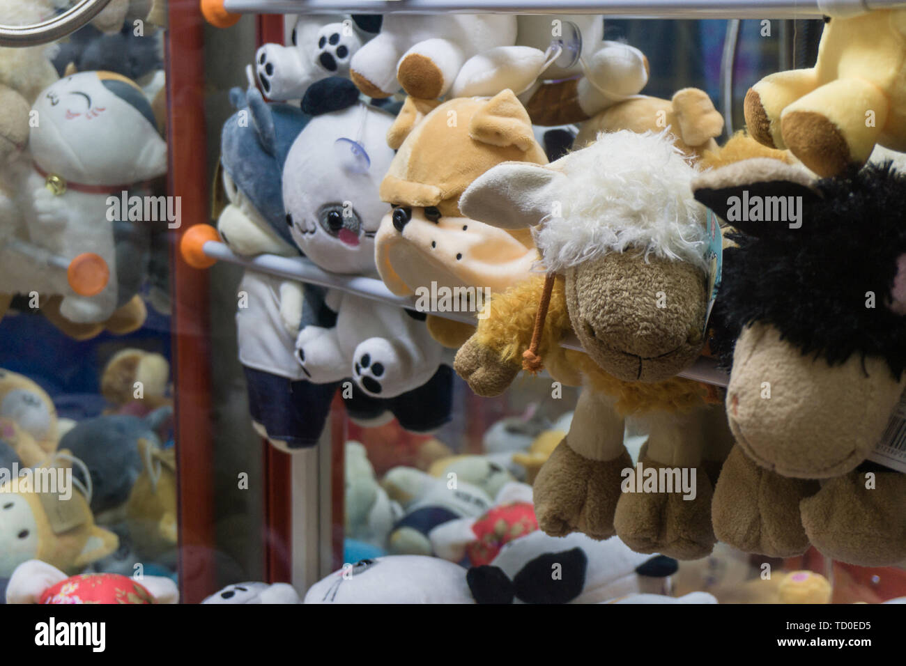 A doll-grabbing machine Stock Photo - Alamy