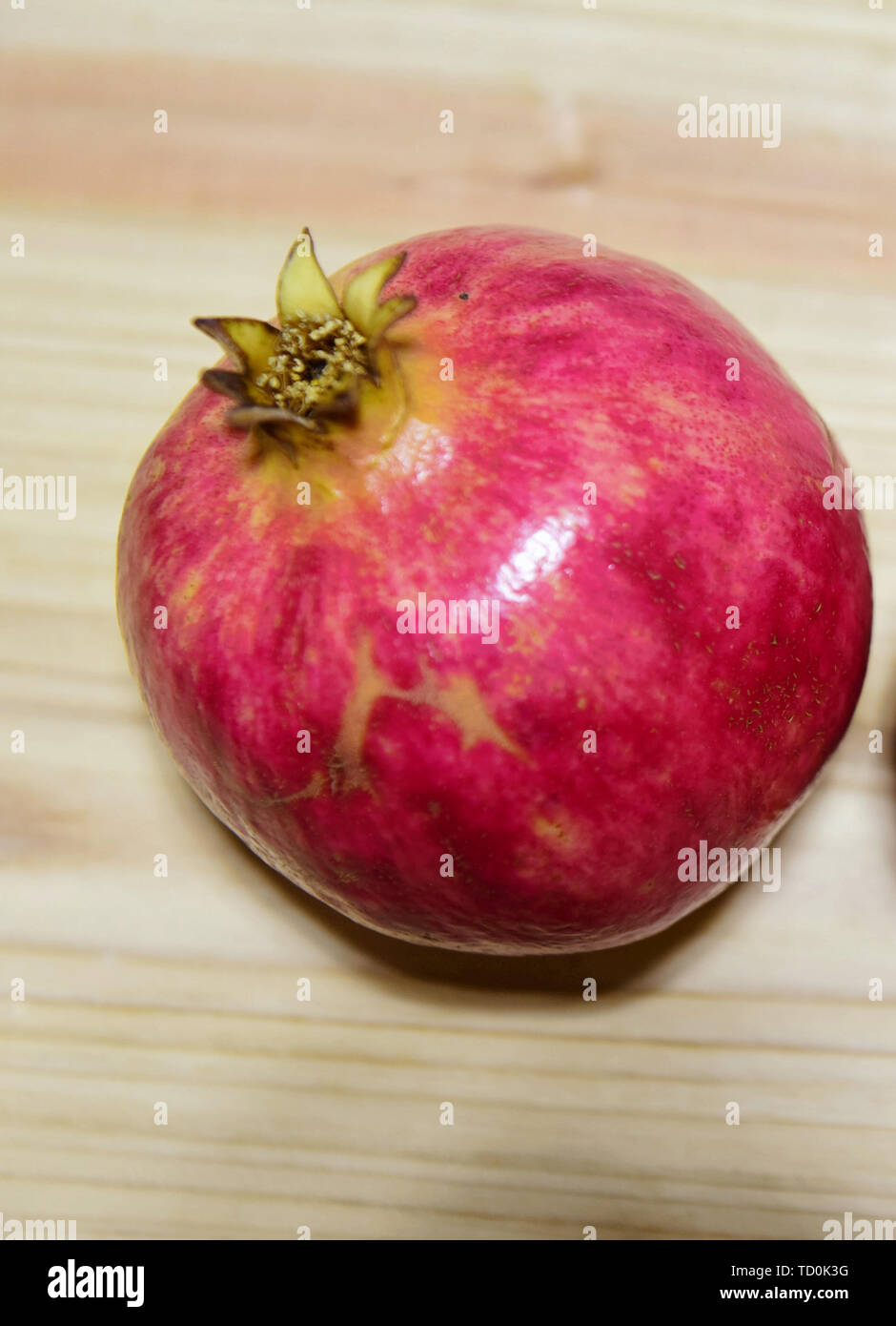 Rouge pomegranate hi-res stock photography and images - Alamy