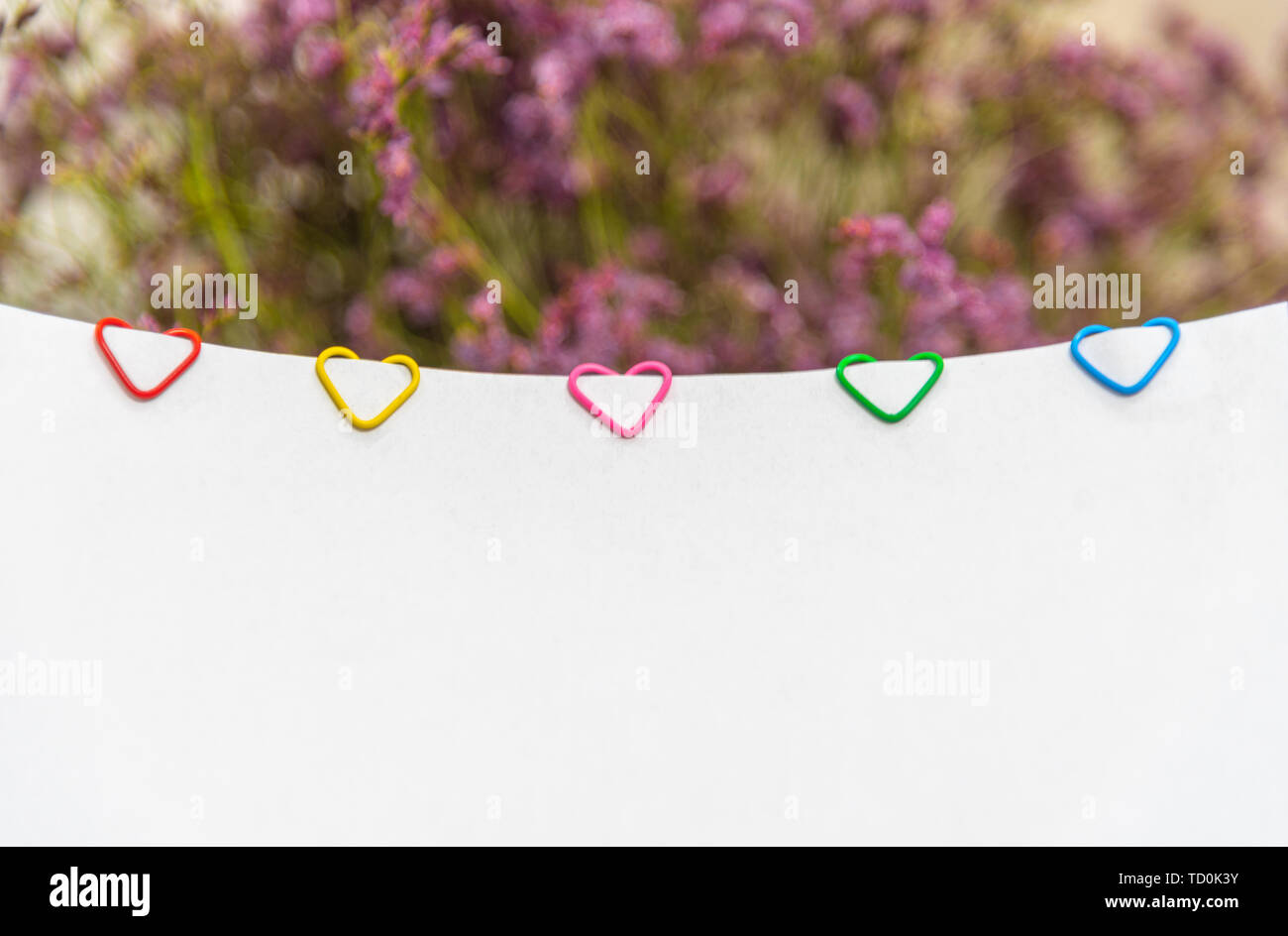 Heart-shaped paperclip background Stock Photo - Alamy
