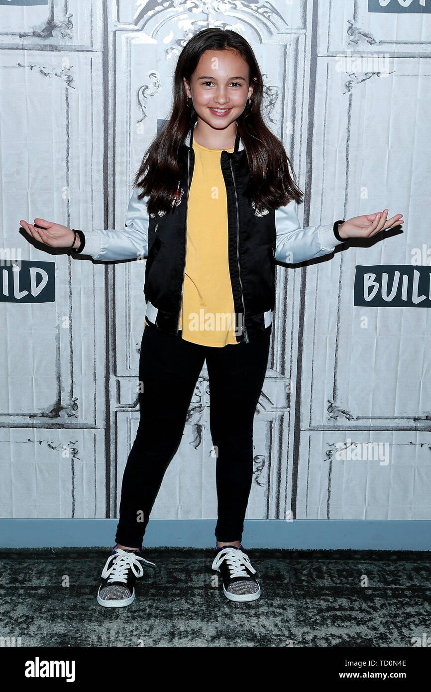 Kaylin hayman hi-res stock photography and images - Alamy