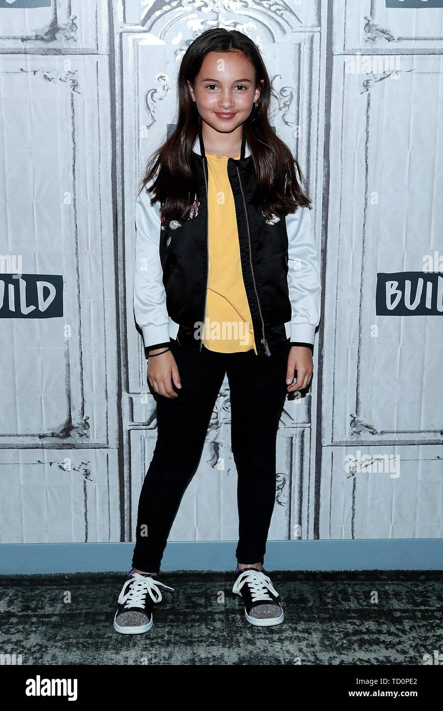 Kaylin hayman hi-res stock photography and images - Alamy