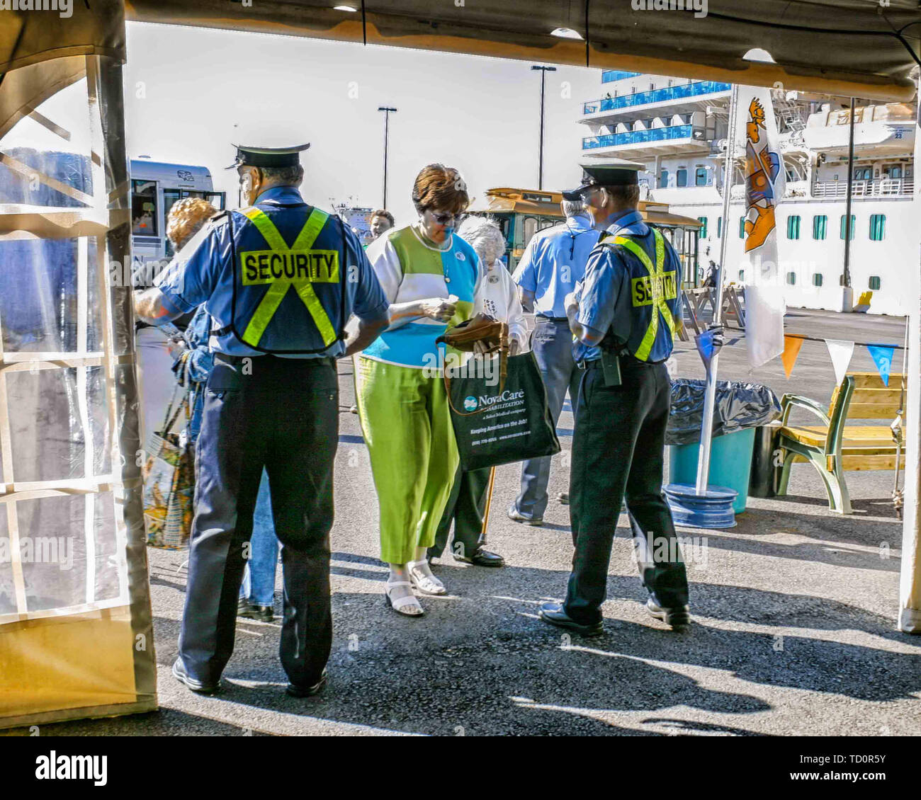 St John, New Brunswick, Canada. 6th Sep, 2005. Security guards screen ...