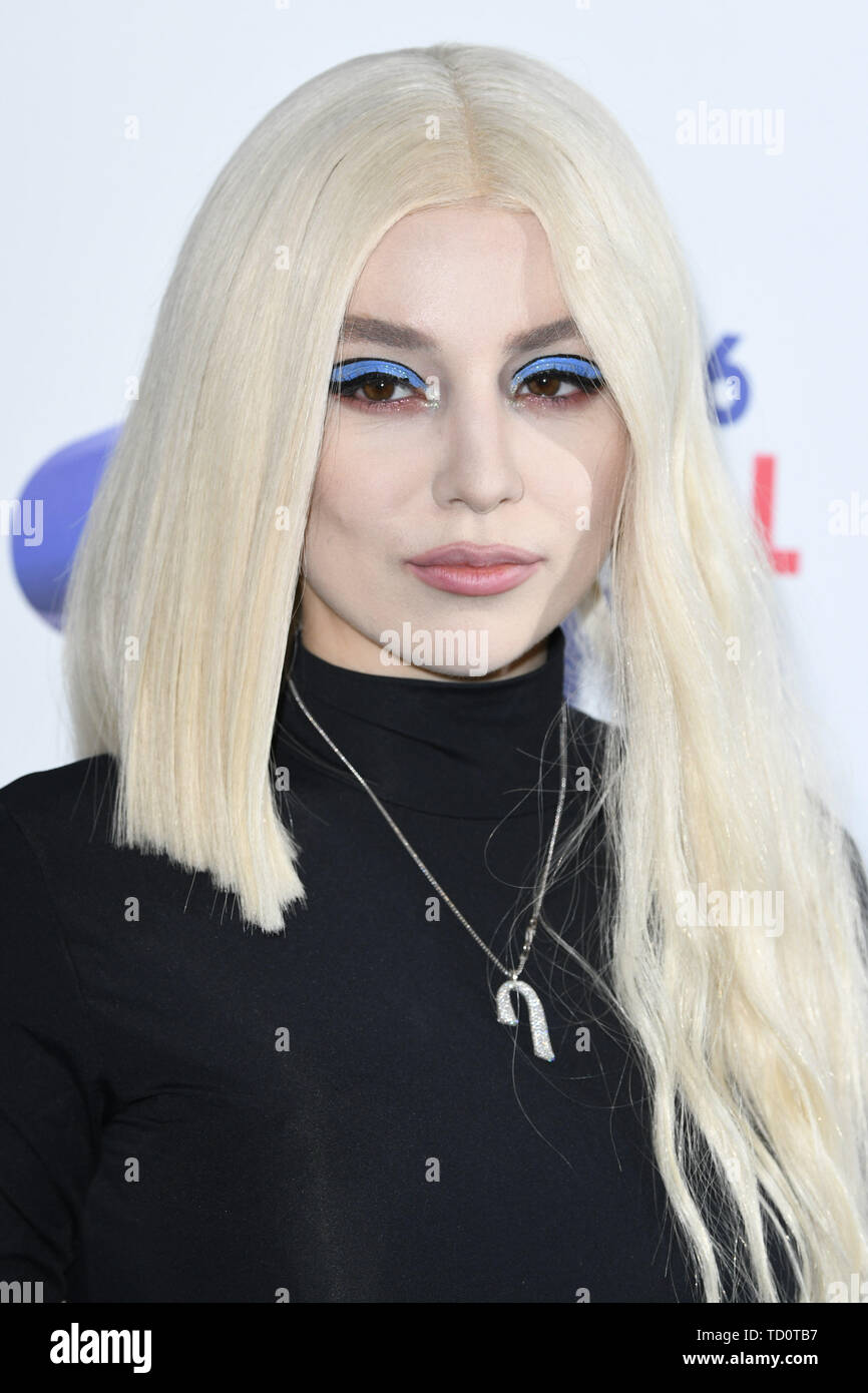 Ava max hi-res stock photography and images - Alamy