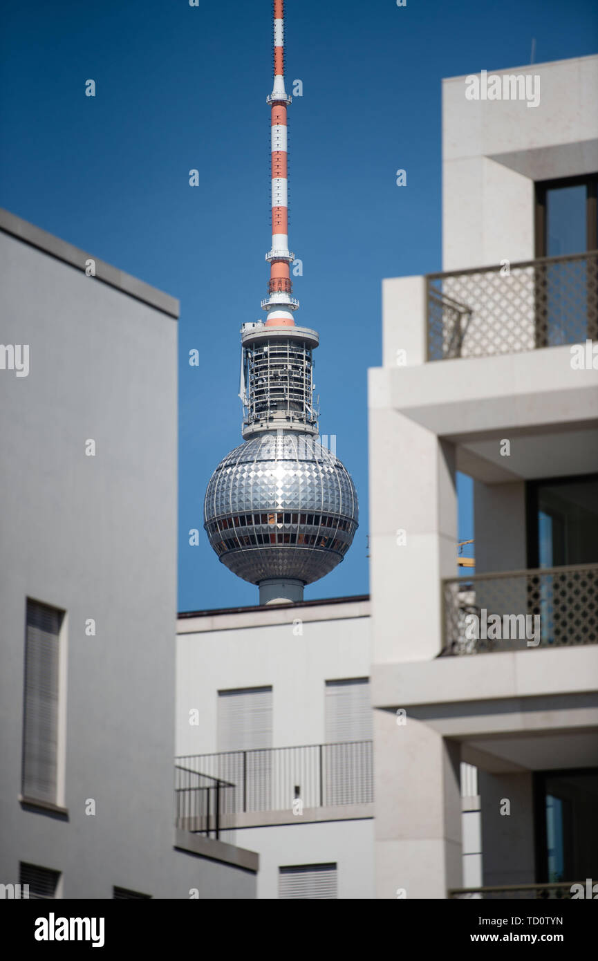 Tv landmarks hi-res stock photography and images - Alamy