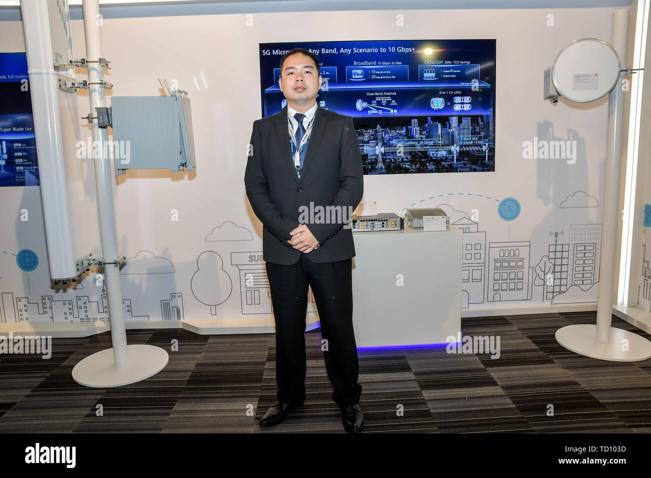 Tri Band 2t4r Rru High Resolution Stock Photography and Images - Alamy