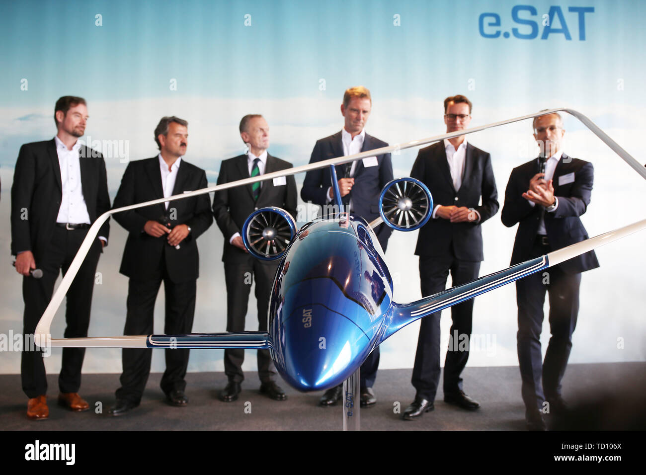 First electrically powered flight hi-res stock photography and images ...