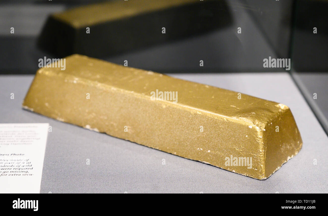 Hameln, Germany. 11th June, 2019. A gold bar from the film Goldfinger ...