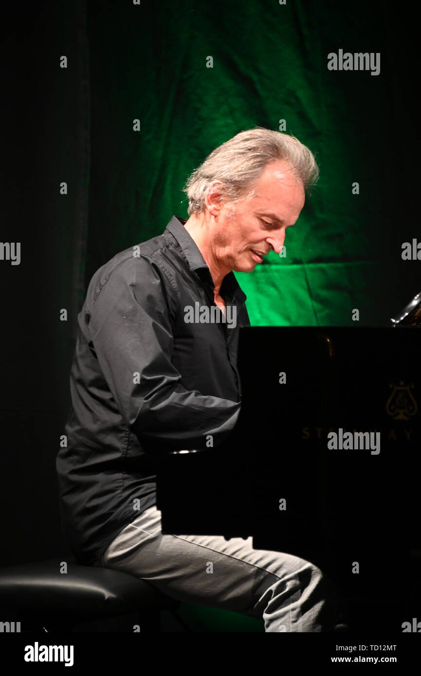 Mike herting hi-res stock photography and images - Alamy