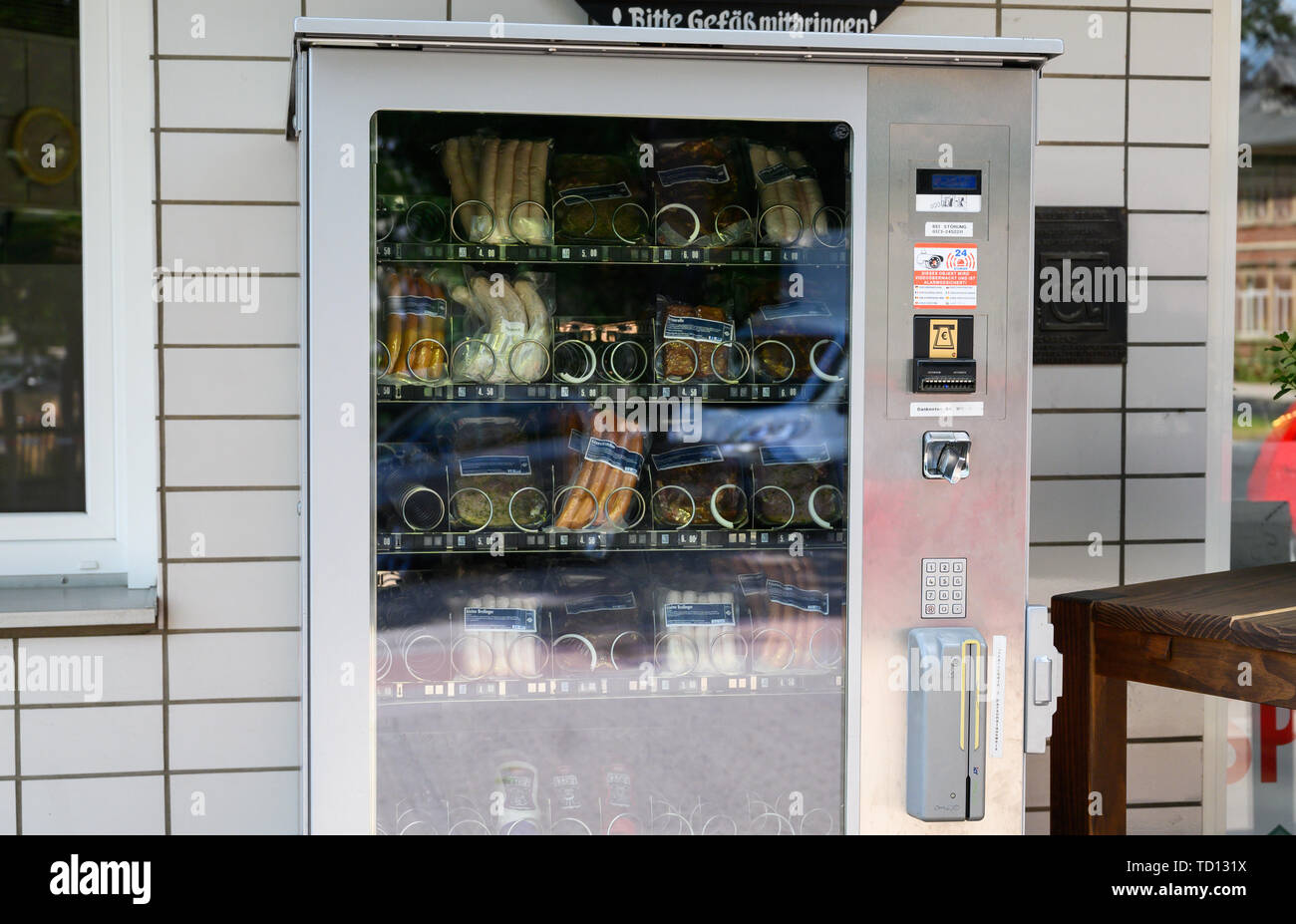 Barbecue food vending machine hi-res stock photography and images - Alamy