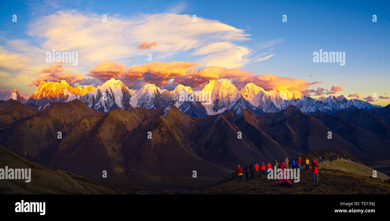 Gunga Snow Mountain, King of Shushan Stock Photo - Alamy