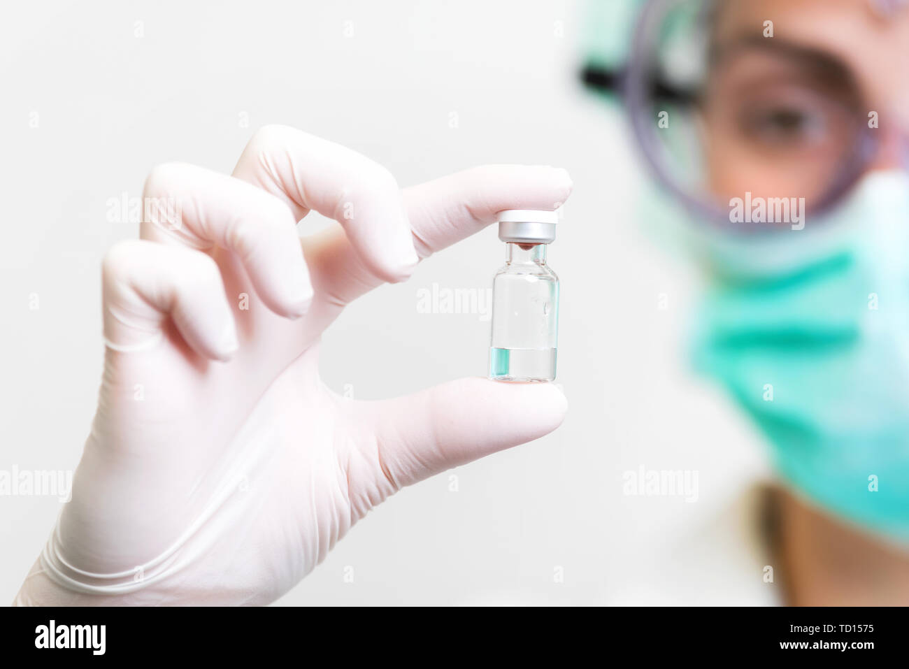 Virus pandemic warning, doctor recommending vaccine, disease prevention ...