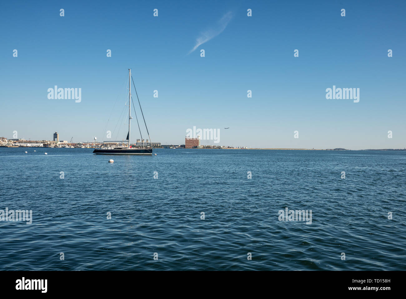 Sailboats coastal scenery hi-res stock photography and images - Alamy