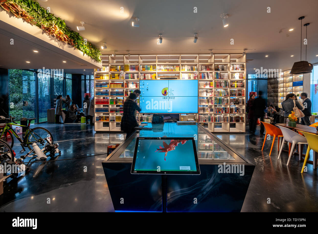 Commercial bookstore hi-res stock photography and images - Alamy