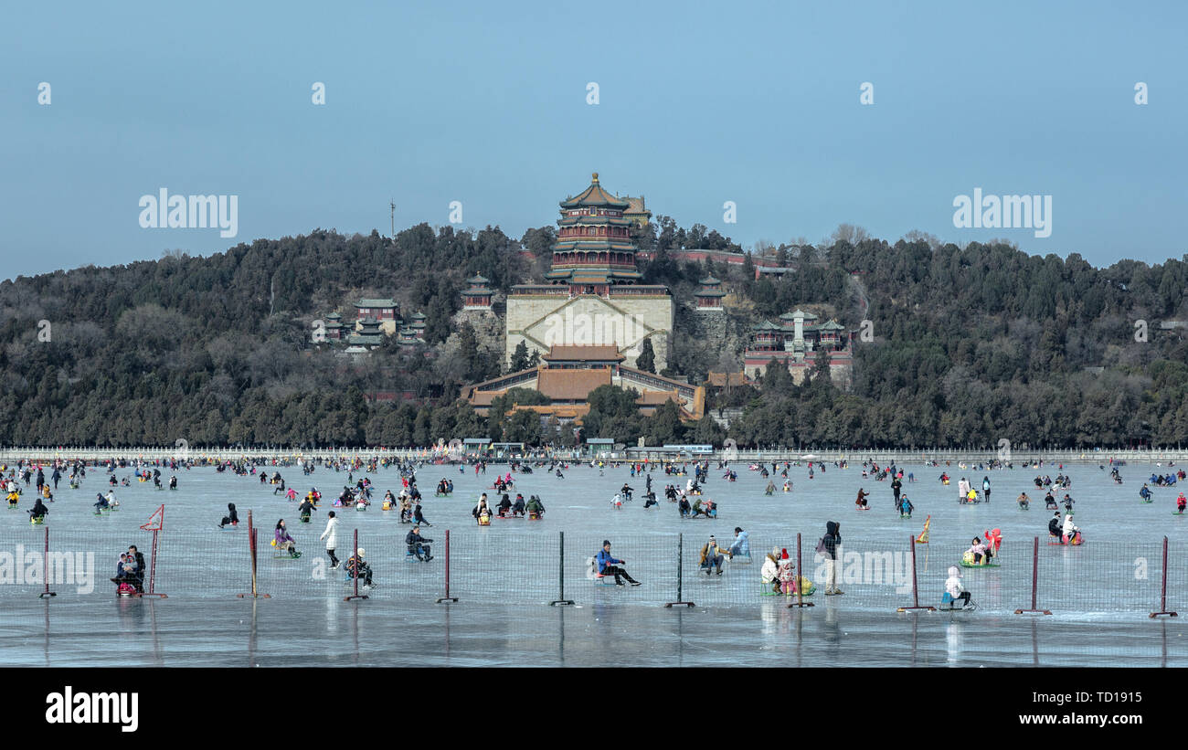 Summer Palace Kunming Lake Beijing's largest natural ice rink, many ...