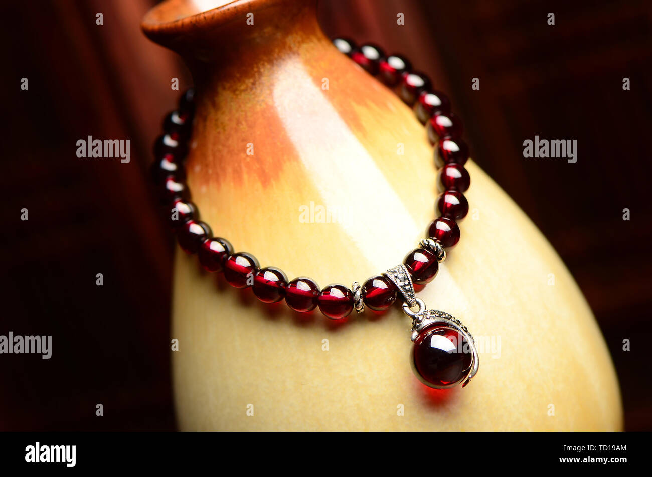 Garnet hand string hi-res stock photography and images - Alamy