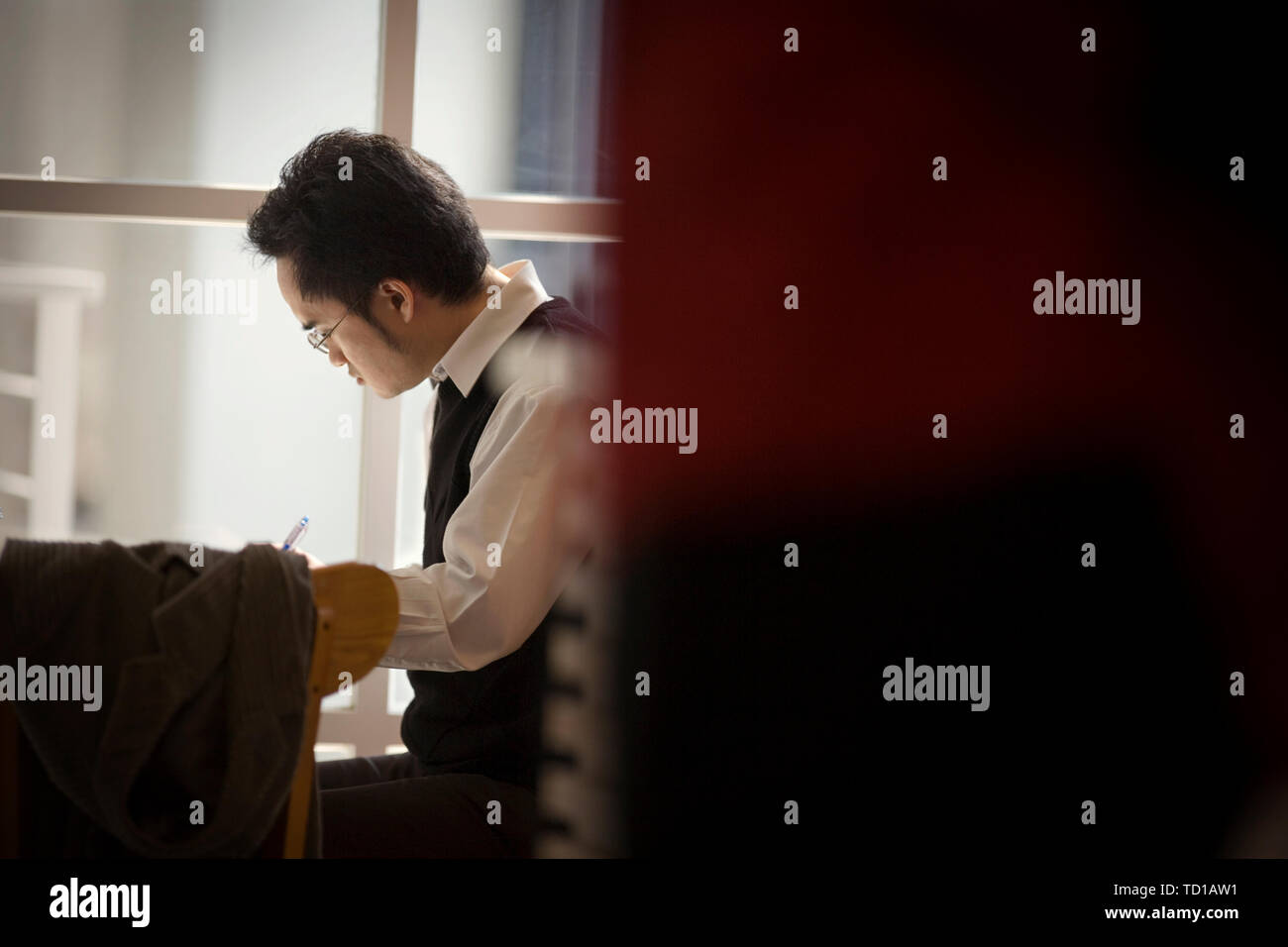 Writing horizontally hi-res stock photography and images - Alamy