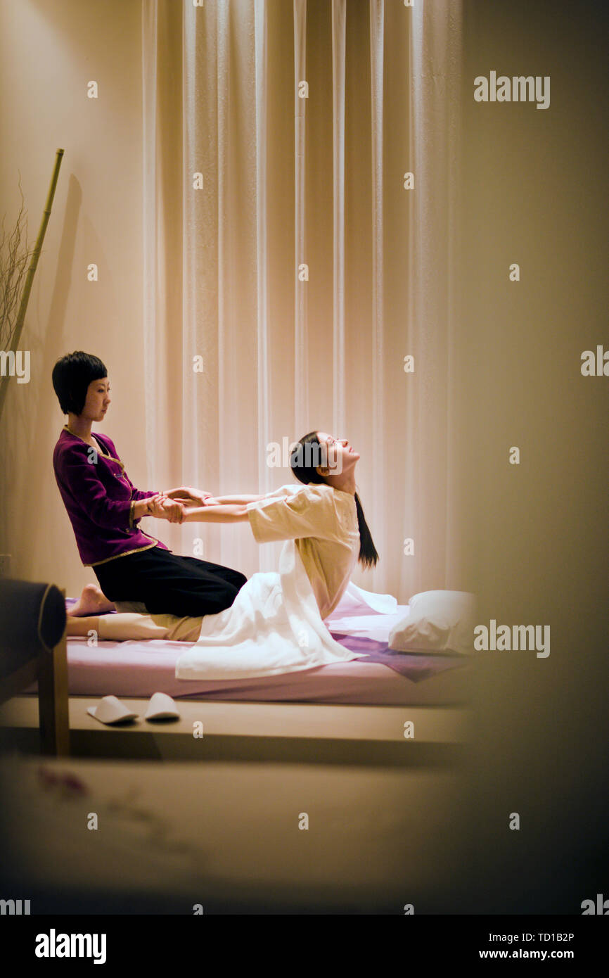 Traditional massage hi-res stock photography and images - Alamy